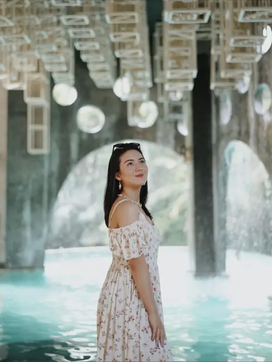 Potret Ersya Aurelia dengan Outfit Off Shoulder, Makin Memesona - Foto ...