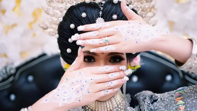 Penuh Kebahagiaan, Ini 5 Momen Pernikahan Rijja Abbas 'Butiran Debu ...