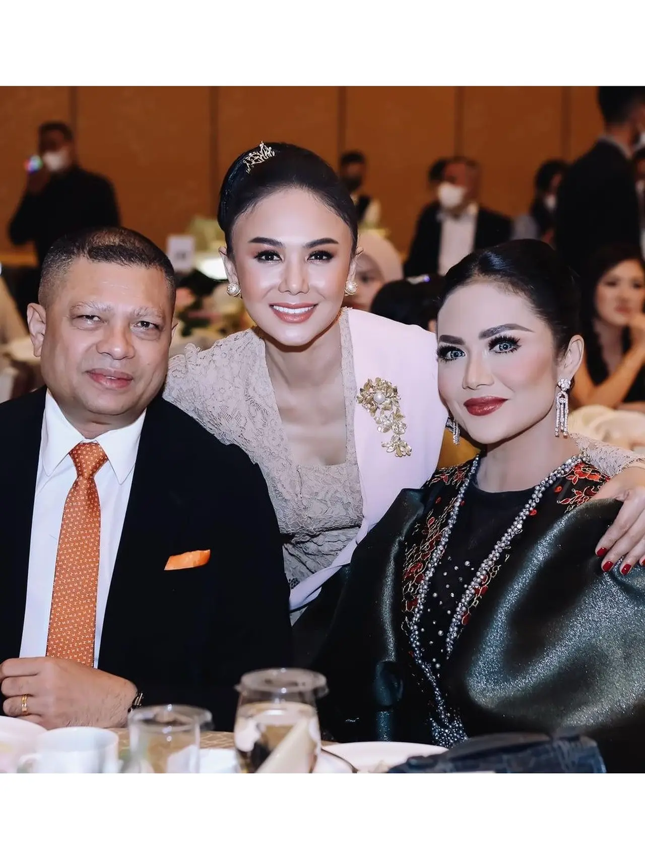 7 Potret Anniversary Pernikahan Tamara Geraldine, Mewah Dihadiri Artis Senior - Hot Liputan6.com