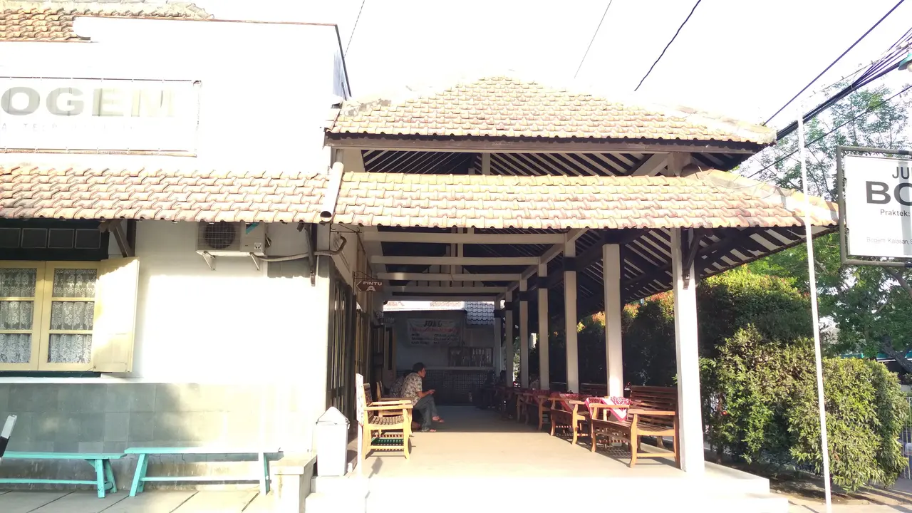 Melihat dari Dekat Bong Supit Bogem, Tempat Sunat Langganan Pangeran ...