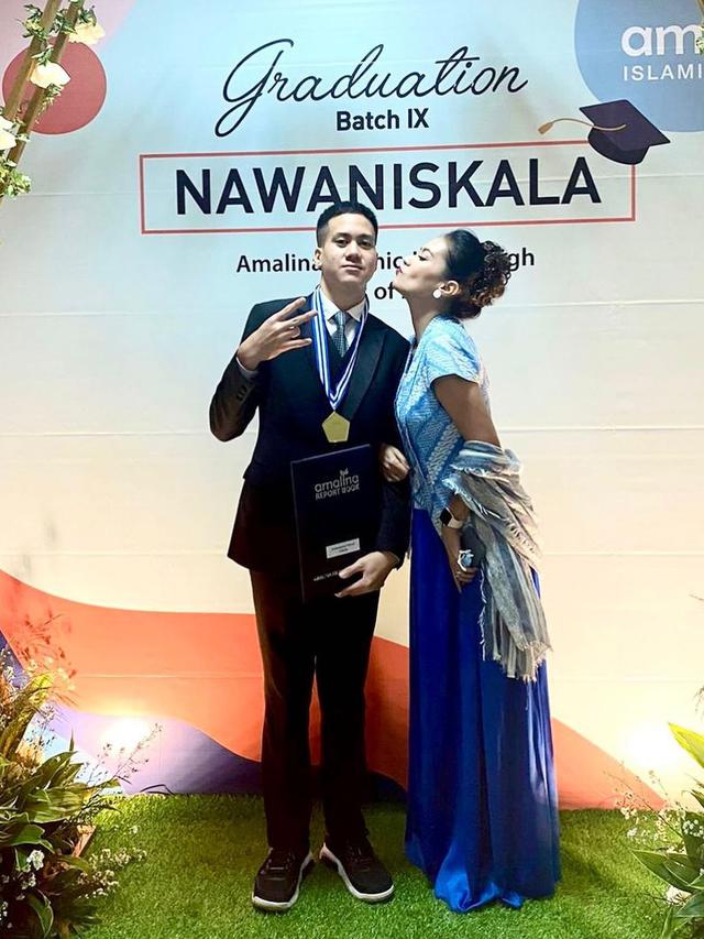 Jarang Tersorot, Potret Anak Kembar Fadlan Muhammad Wisuda SMP, Ganteng ...