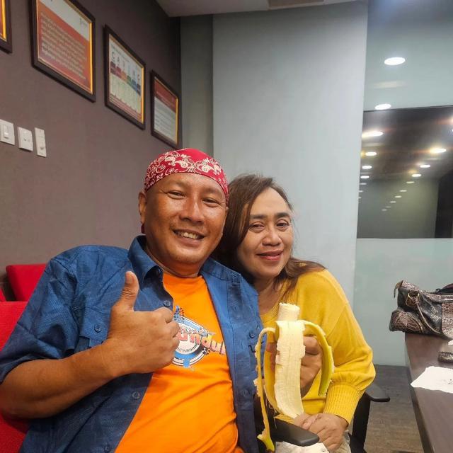 6 Potret Kebersamaan Heru Si Gundul dan Istri yang Jarang Tersorot