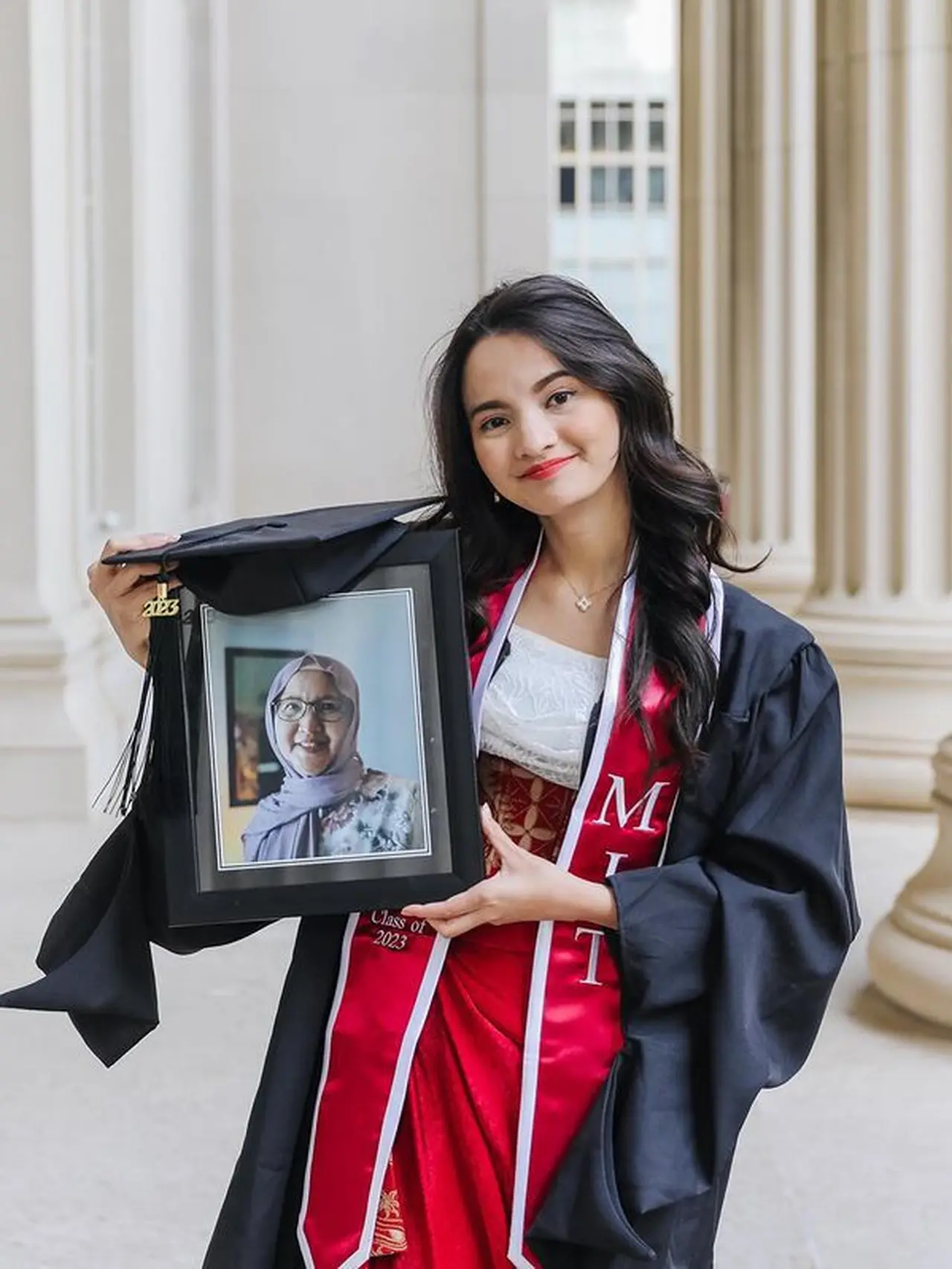 9 Potret Sabrina Anggraini, Jebolan Puteri Indonesia yang Baru Wisuda ...