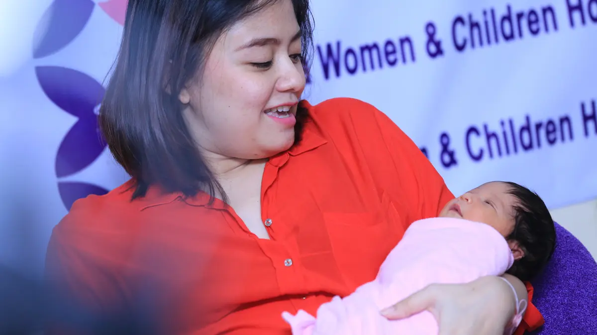 Kelahiran Anak Ketiga Tika Ramlan Tak Diprediksi - Entertainment Fimela.com