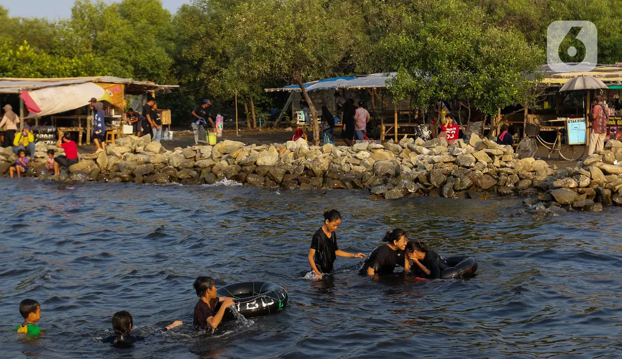 Pantai Marunda, Destinasi Wisata Murah Meriah di Pesisir Jakarta - Foto ...