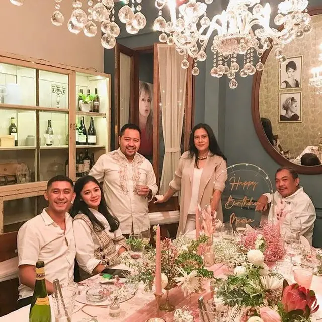 Go Public, Ini 6 Potret Mesra Lydia Kandou dan David Sumendap yang Curi Perhatian - Hot Liputan6.com