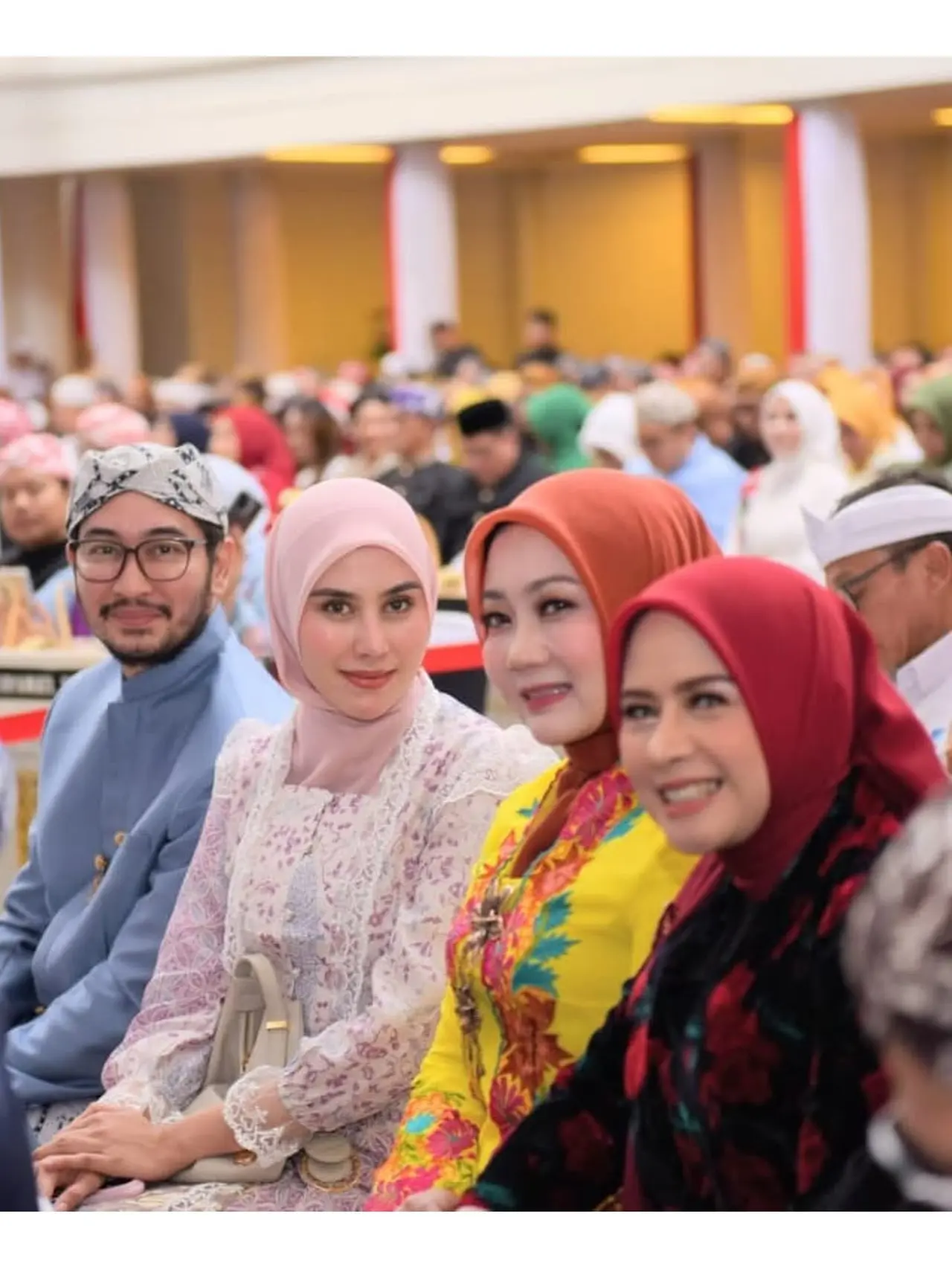 6 Potret Syahnaz Sadiqah Pakai Kebaya Brokat Renda di Hari Jadi ke-80 Jawa Barat - ShowBiz ...