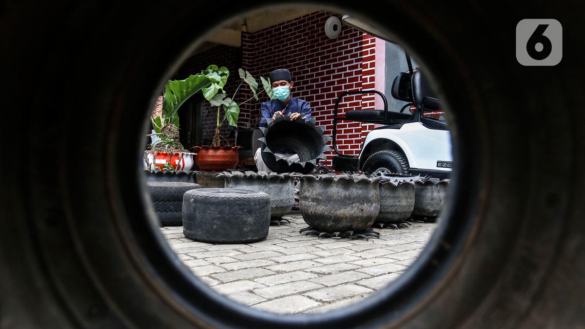 FOTO: Ban Bekas Disulap Jadi Pot Bunga Cantik - Foto Liputan6.com