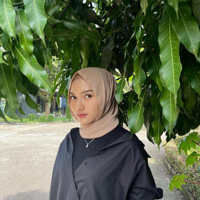 6 Pesona Yuriska Patricia Kekasih Kiki Farrel saat Pakai Hijab, Makin ...