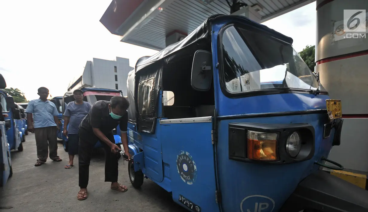 FOTO: Antrean Panjang Akibat Minimnya SPBG - Foto Liputan6.com