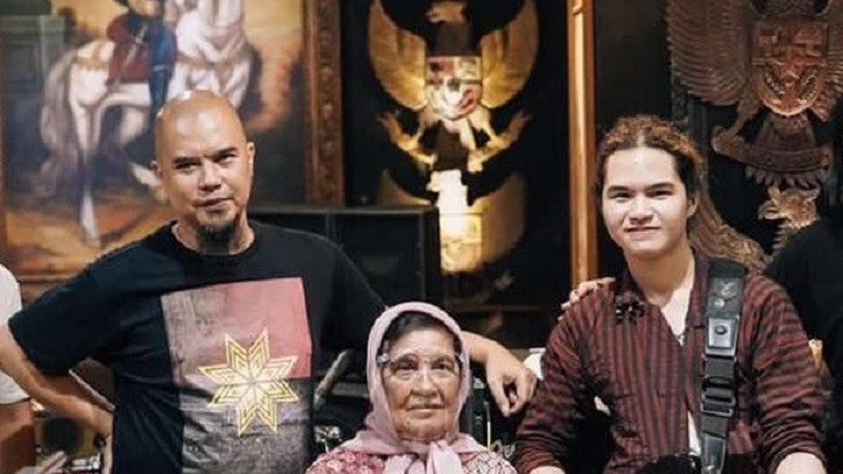 Keseruan Ahmad Dhani dan Keluarga Rayakan Ulang Tahun Sang Ibunda