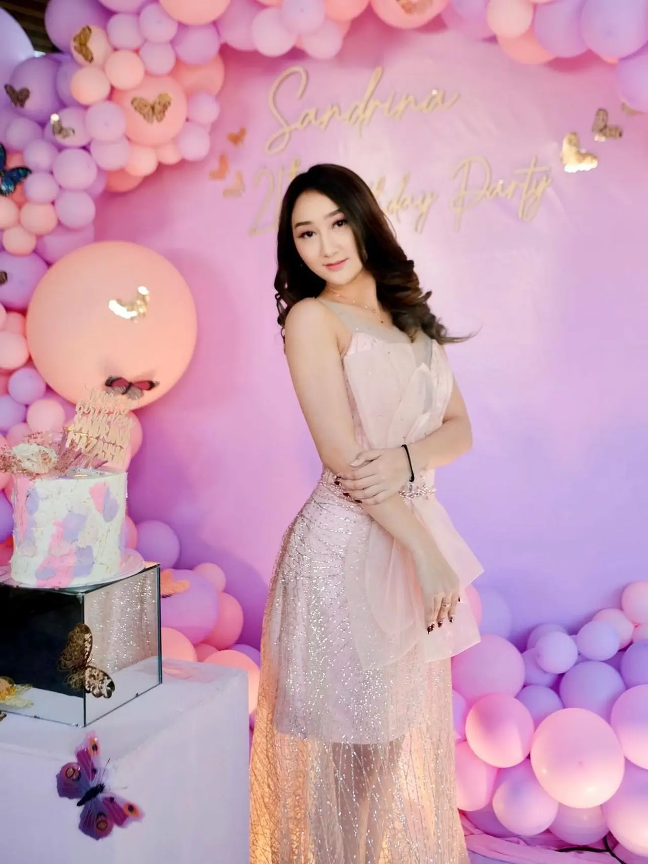 Makin Menawan, Ini 7 Potret Terbaru Sandrina IMB yang Kini Genap 21 ...