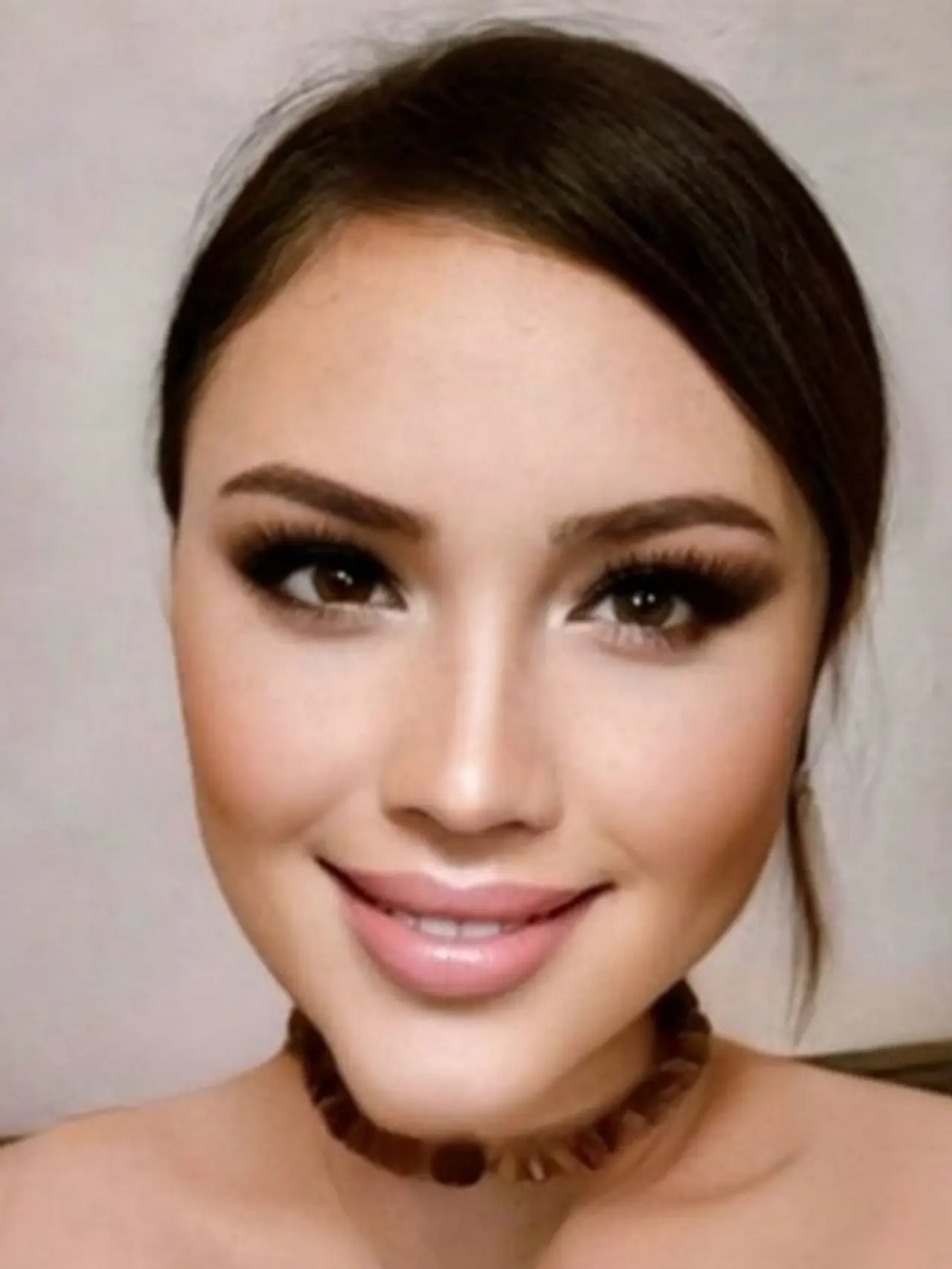 Kisah Inspiratif Uria Van Den Berg, Model Asal Samarinda yang Berkarier ...