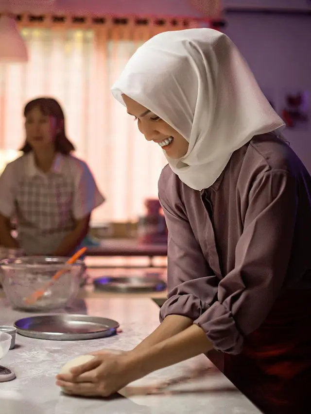 Di Balik Layar Film Like and Share, Aulia Sarah Temui Psikolog Demi ...