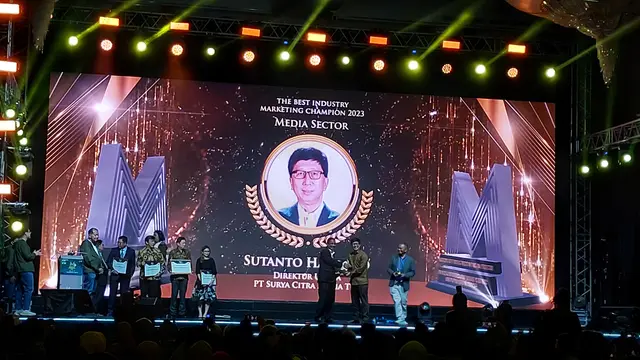 Sukses Transformasi Digital, Sutanto Hartono Sabet Penghargaan The Best ...