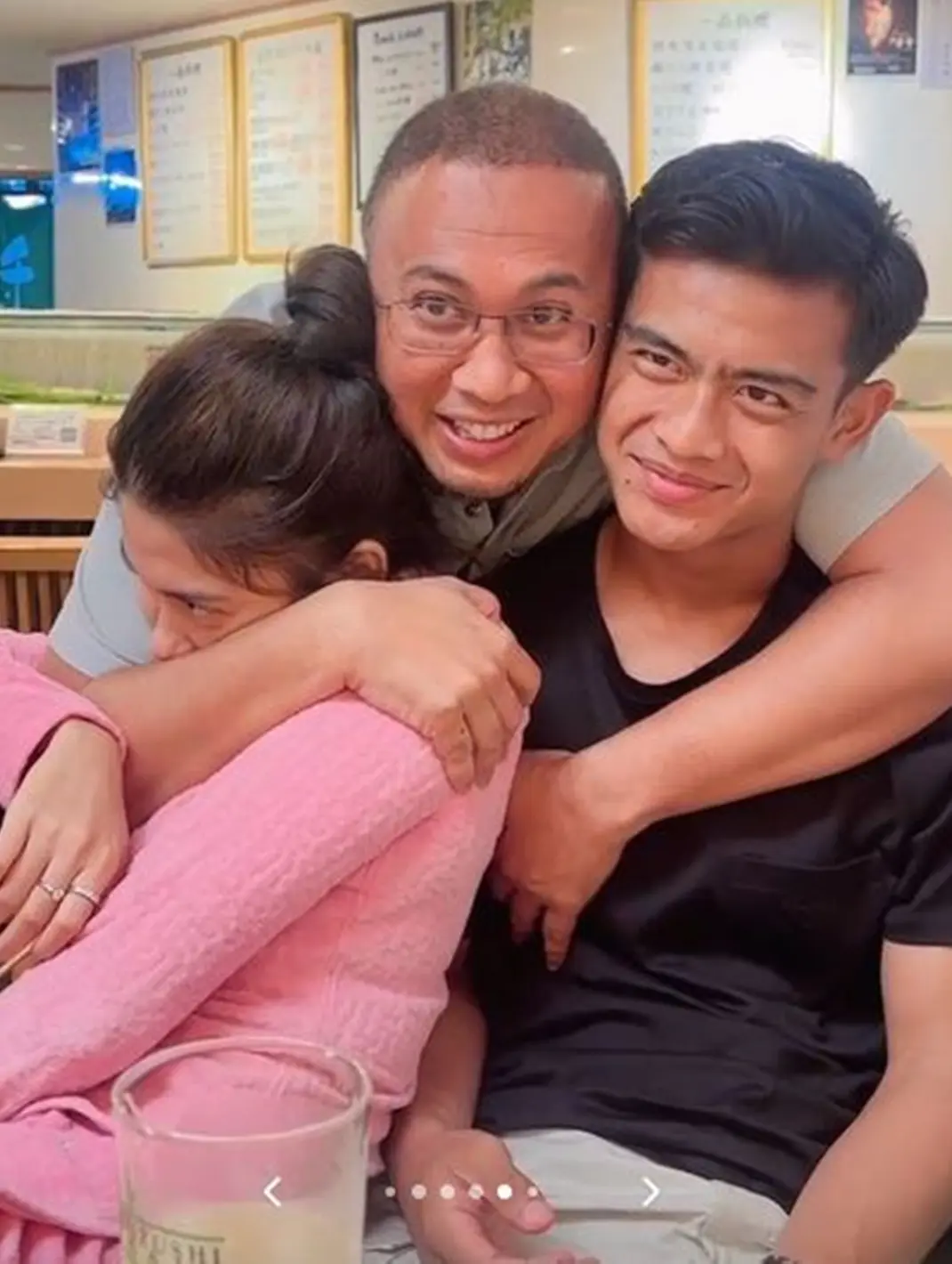 Potret Kedekatan Arhan dengan Mertua, Ayah dan Ibu Azizah Salsha - Foto ...