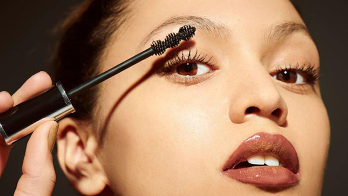5 Hal yang Tidak Anda Ketahui Tentang Maskara - Fashion & Beauty ...