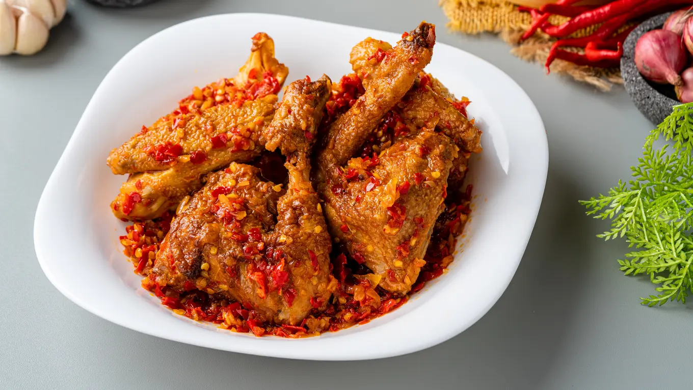 Resep Ayam Balado Pedas Nikmat dan Gurih - Food Fimela.com