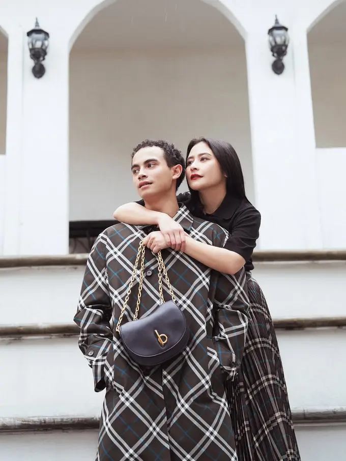 Kian Go Public, 5 Gaya Couple Baru Prilly Latuconsina dan Omara Esteghlal saat Pemotretan ...