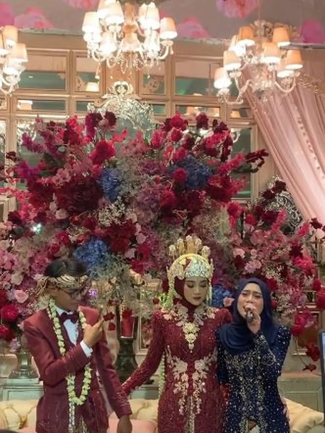 6 Potret Lesti Kejora di Pernikahan Sang Kakak, Tampil Mesra dengan Rizky Billar - Hot Liputan6.com