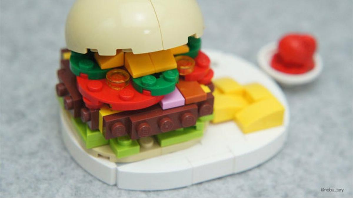 Jangan Tertipu, Makanan Menggiurkan Ini Terbuat dari Susunan Lego