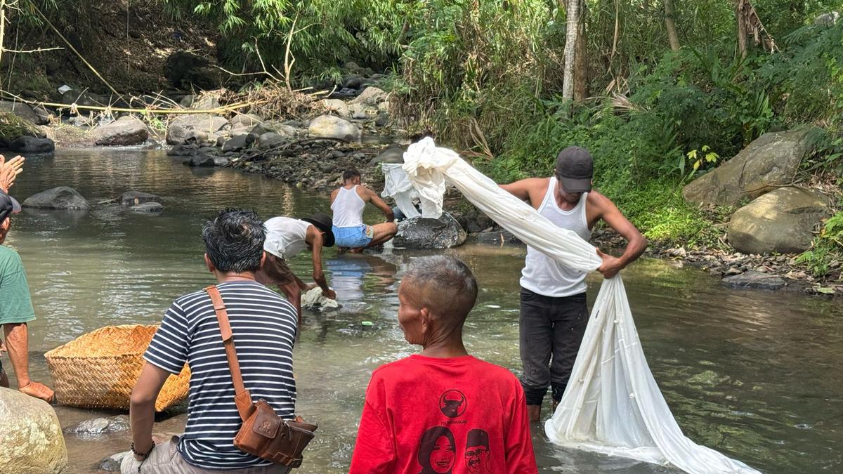 Sambut Ramadhan, Warga Cungking Banyuwangi Gelar Tradisi Resik Lawon - Regional Liputan6.com