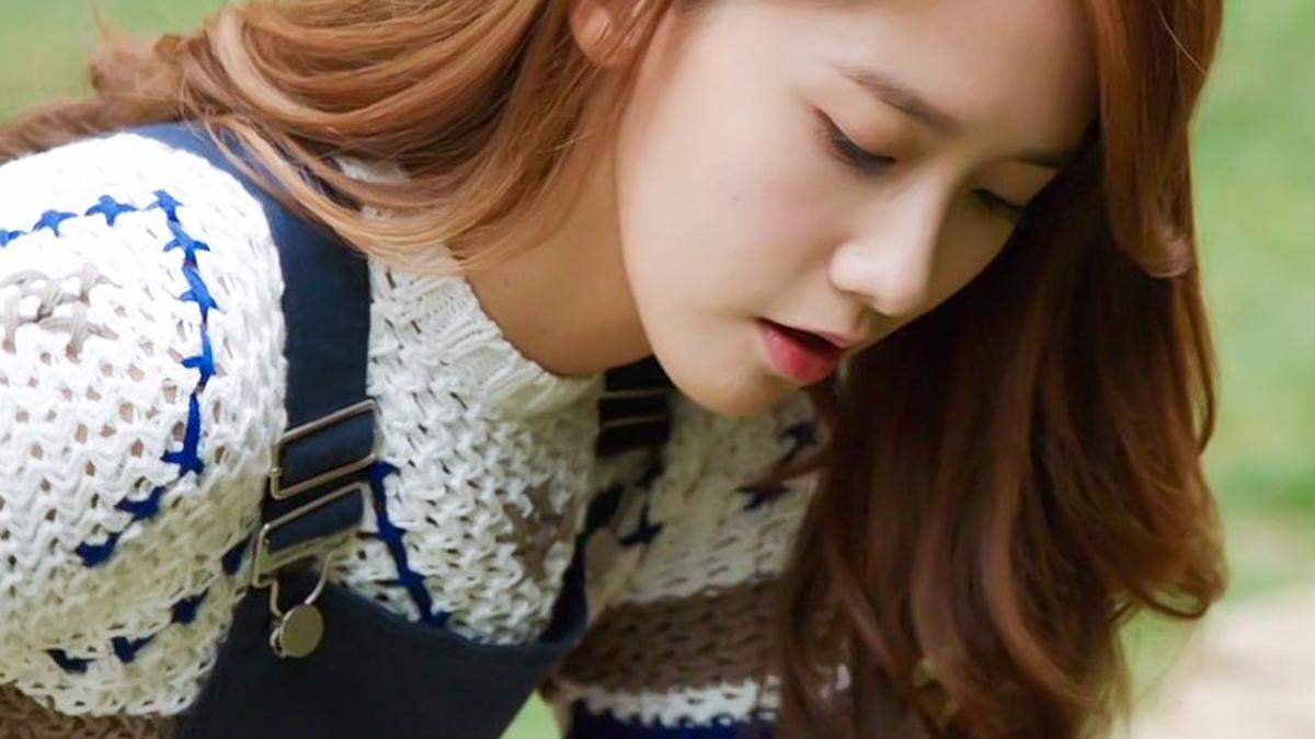 Terasing, Yoona SNSD Pakai Kursi Roda - Entertainment Fimela.com