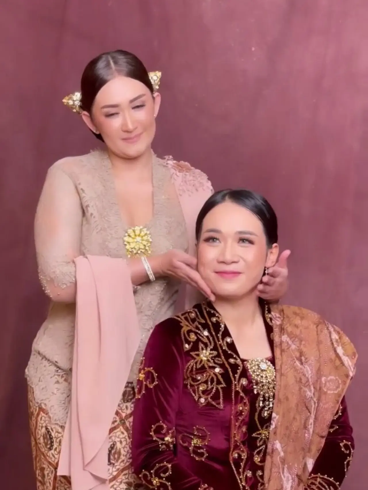 7 Pemotretan Nafa Urbach Bareng Puput Nastiti dengan Kebaya Ini Menawan - Hot Liputan6.com