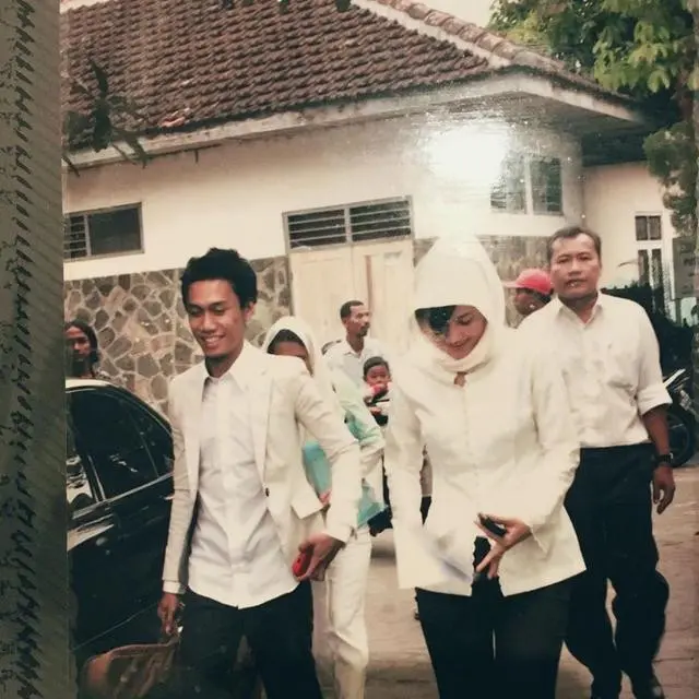 6 Potret Lawas Pernikahan Duta dan Eross Candra Sheila On 7, Digelar ...