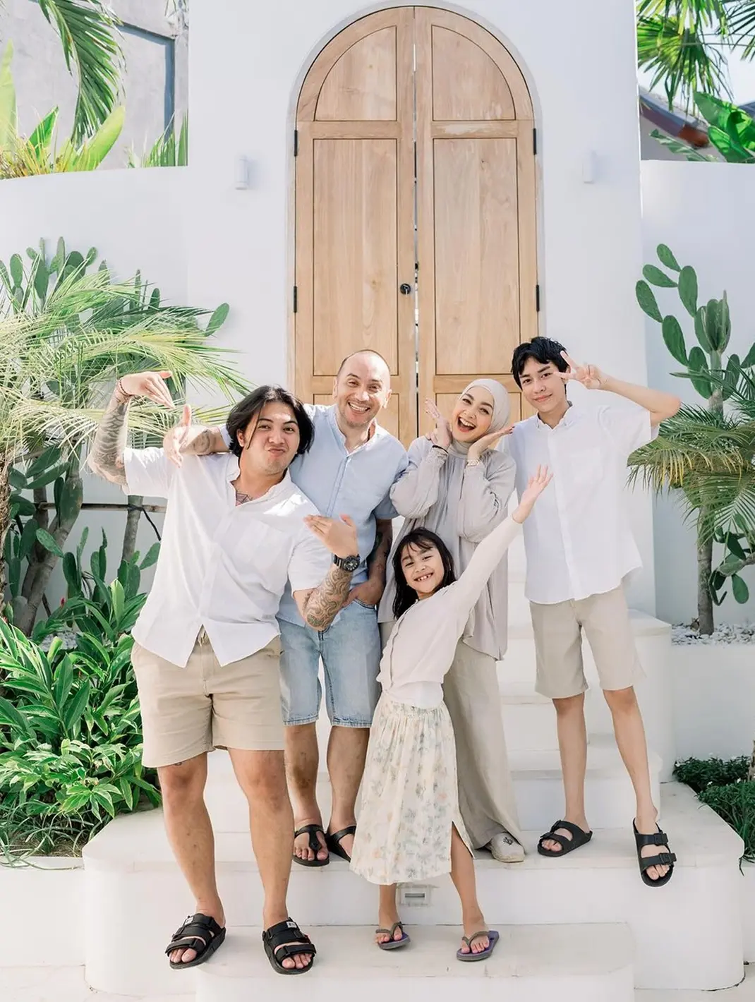 Pemotretan Keluarga Gary Iskak dan Richa Novisha, Sederhana Penuh Makna ...