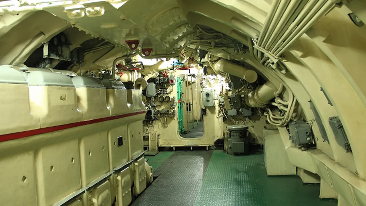 Mengenal Monkasel Surabaya, Monumen Kapal Selam Terbesar di Asia ...