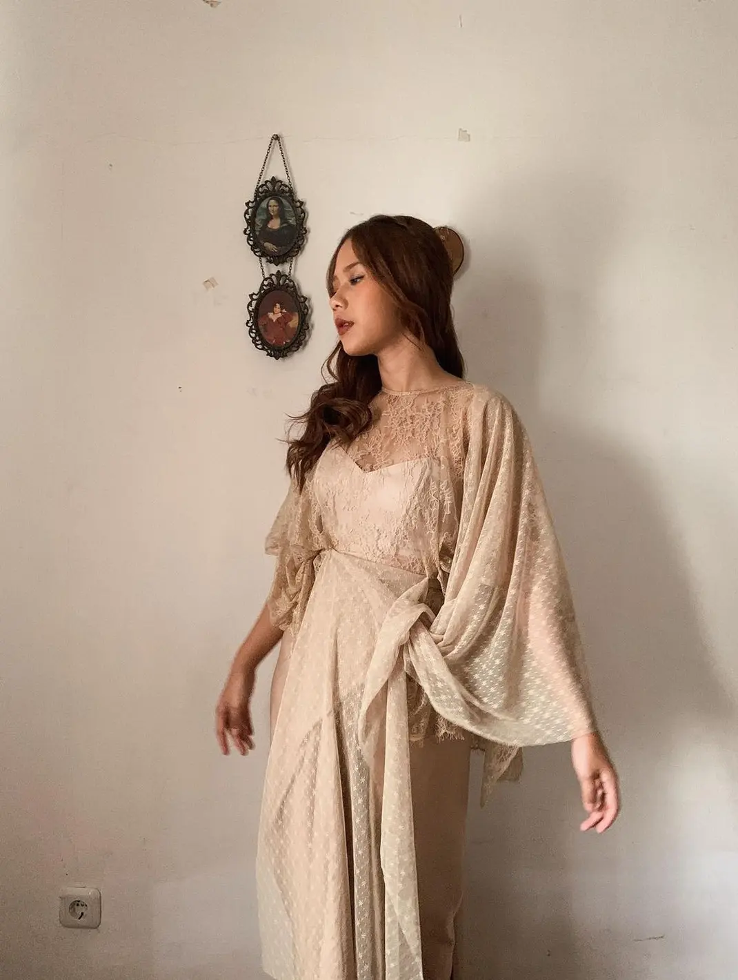 8 Inspirasi Dress ala Nadin Amizah, Gaya Vintage untuk Outfit Sehari ...