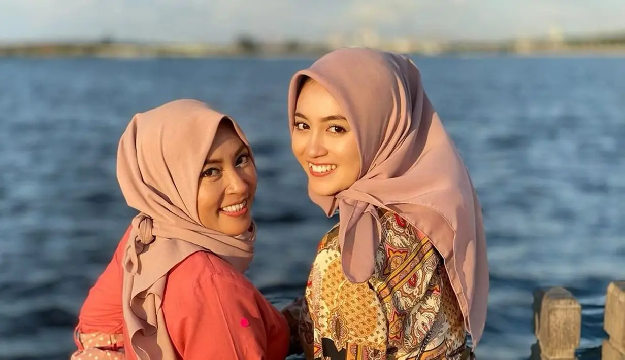 Potret Kebersamaan Nabilah Eks JKT48 dan Ibunda, Bak Kakak Adik - Foto Liputan6.com