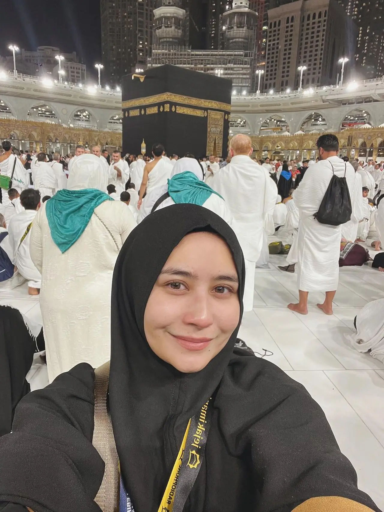 Tangis Prilly Latuconsina Pecah Di Hari Terakhir Umrah Teringat