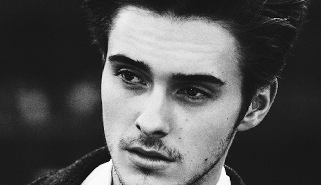 Si Ganteng Adiknya Emma Watson Ini Bikin Kepo Deh - Photo Fimela.com