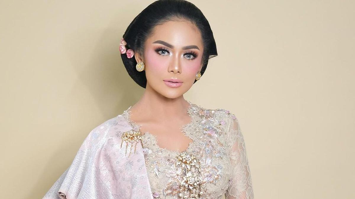 Inspirasi Kebaya Gold yang Mewah dan Elegan ala Artis, dari Krisdayanti ...