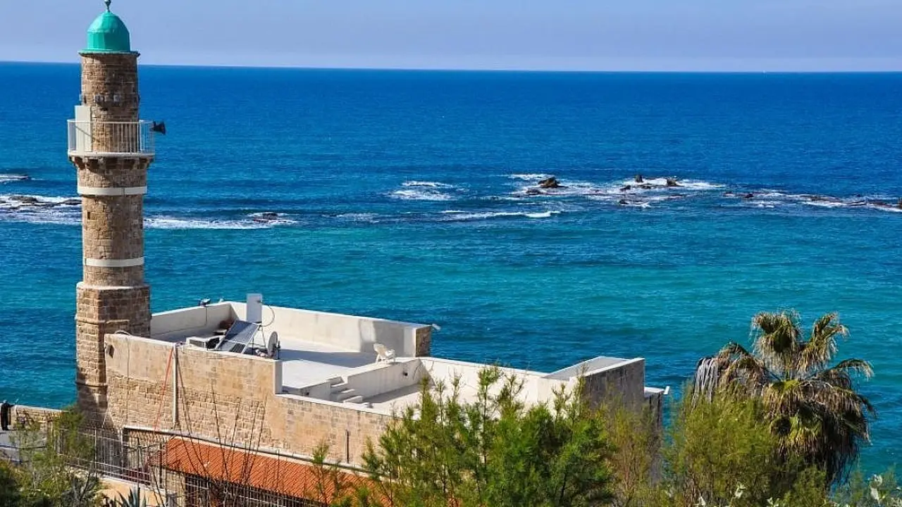 5 Masjid Terkenal di Israel, Ada yang Berarsitektur Ottoman - Islami ...