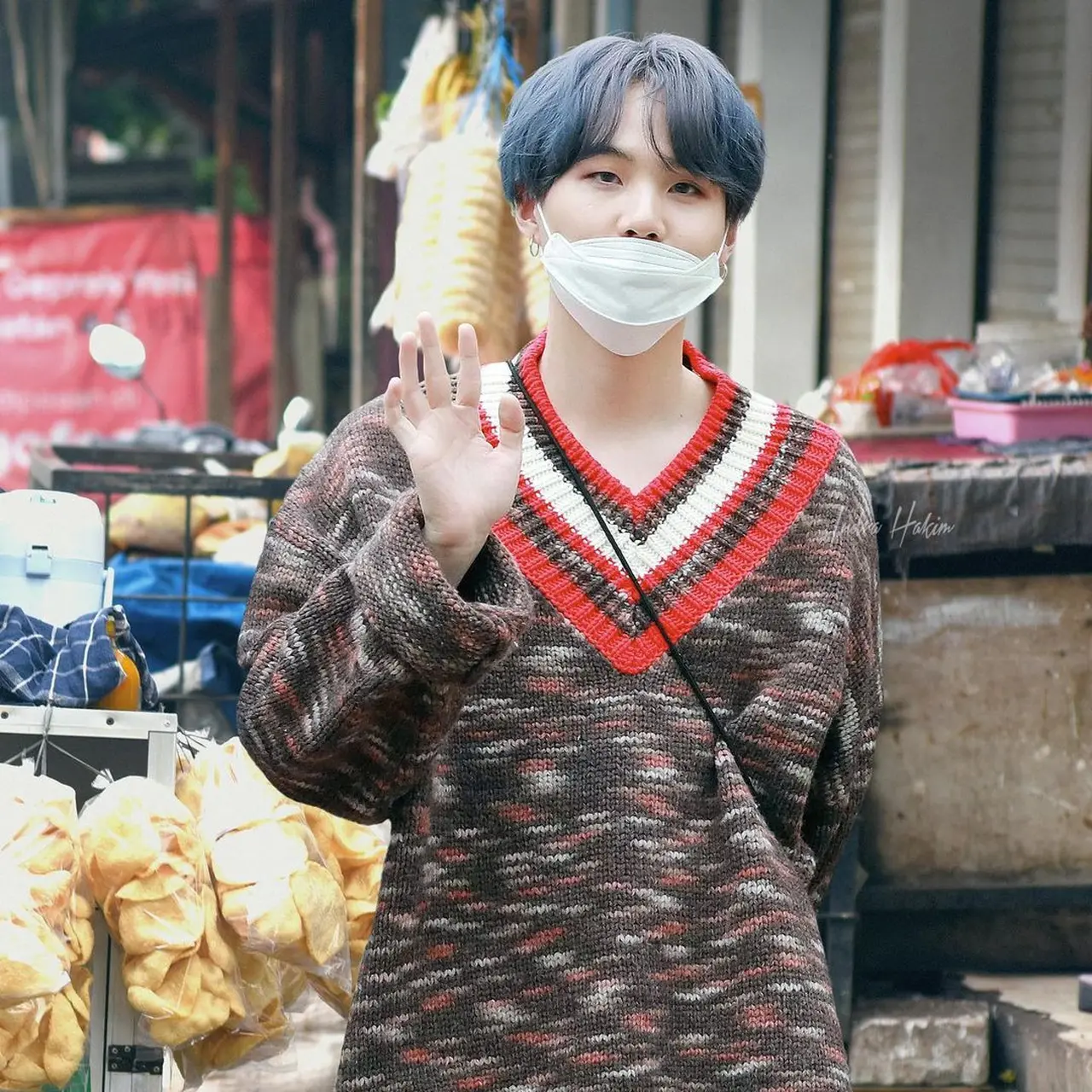 6 Editan Foto Idol K-Pop Saat Jalan-Jalan di Pasar Ini Kocak - Hot Liputan6.com