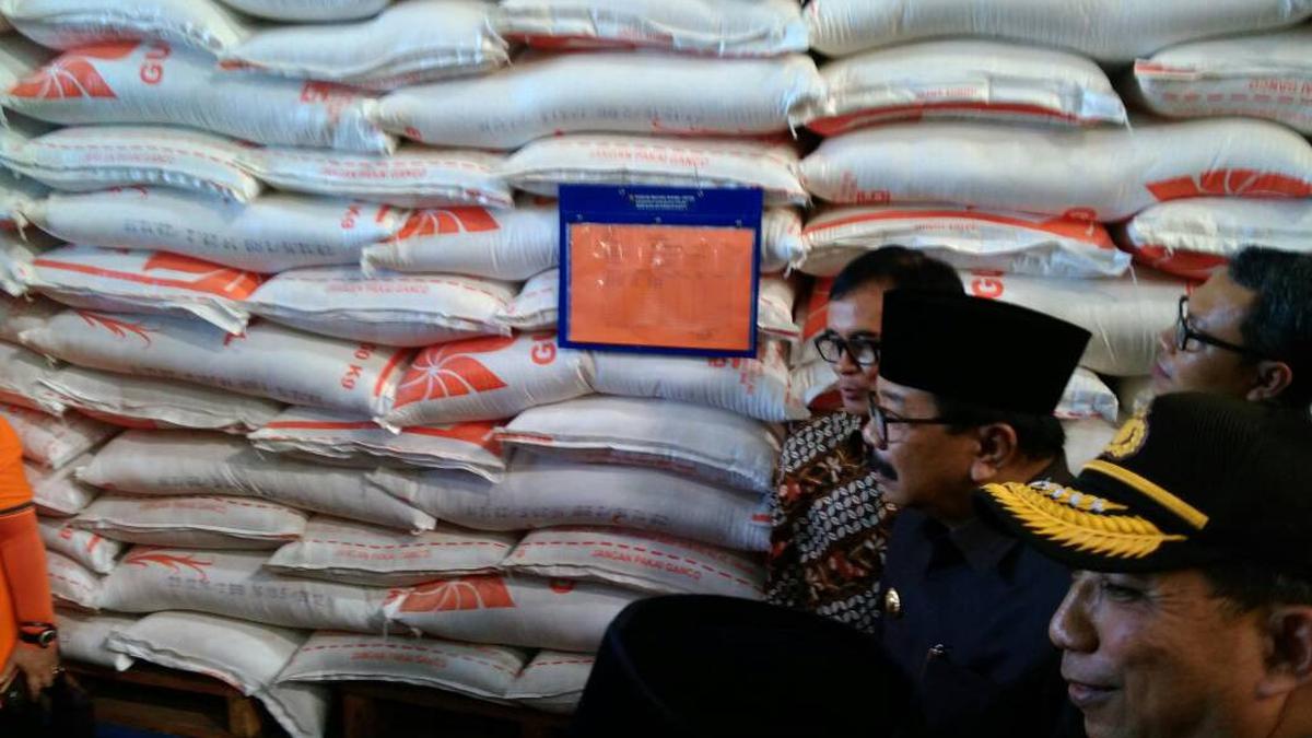 Jatim Pastikan Stok Bahan Pokok Aman Selama Ramadan - Regional Liputan6.com