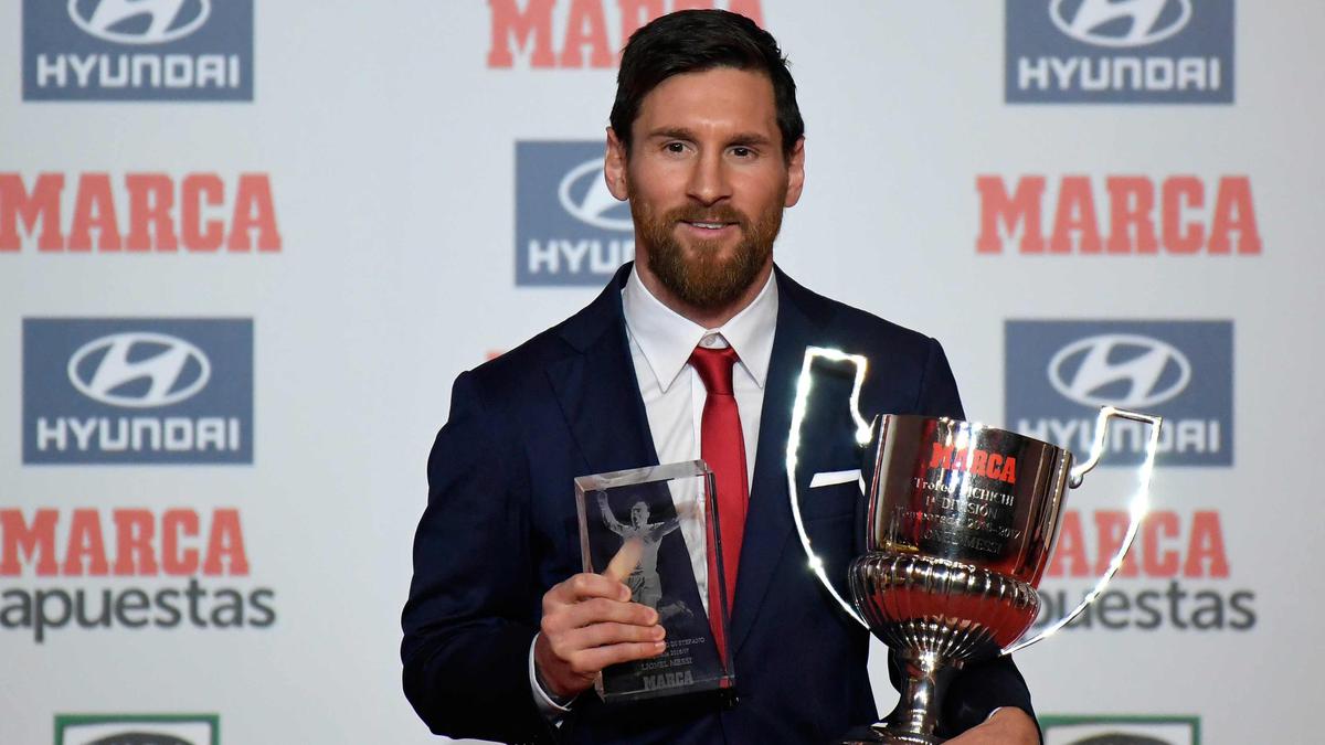 PHOTO: Ekspresi Lionel Messi Saat Raih Dua Penghargaan Sekaligus - Foto ...