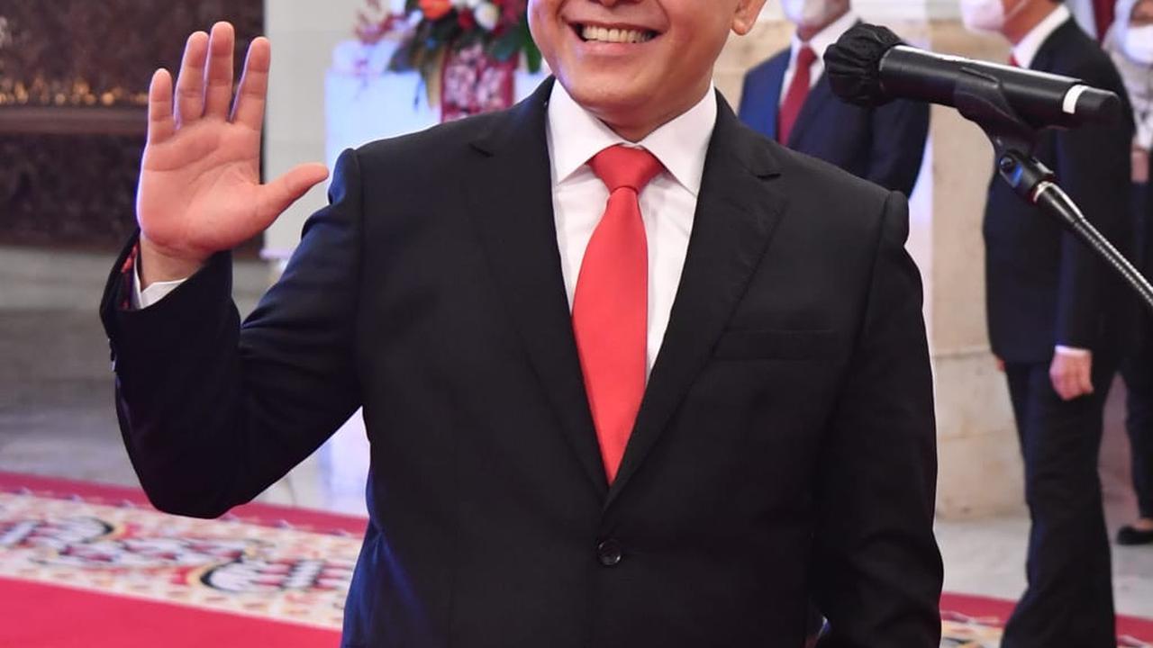Azwar Anas Menpan RB, Anak Kiai Kampung yang Sukses Jadi Bupati Banyuwangi