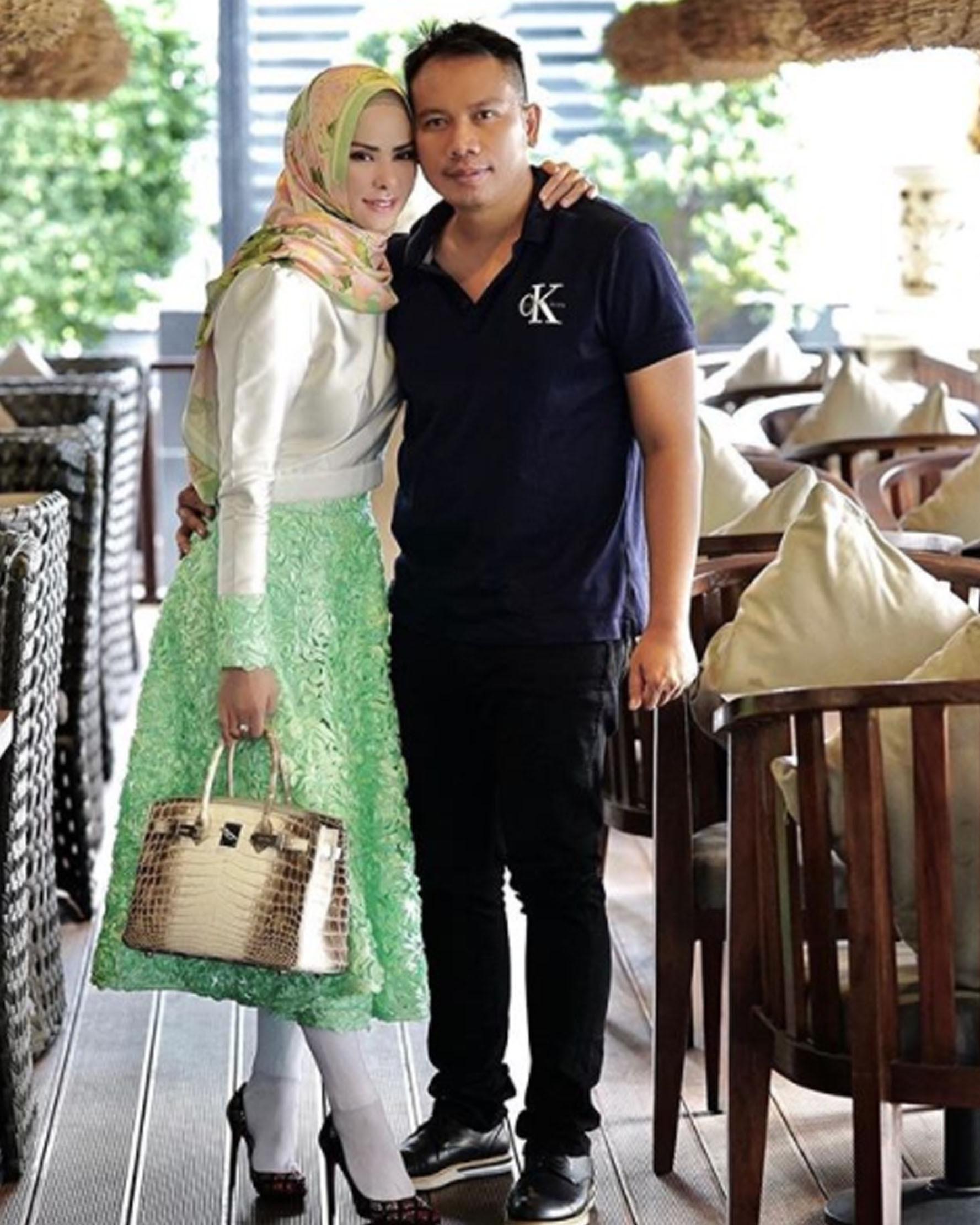 Vicky Prasetyo Nikahi Angel Lelga, Rhoma Irama: Au Ah Gelap - ShowBiz ...