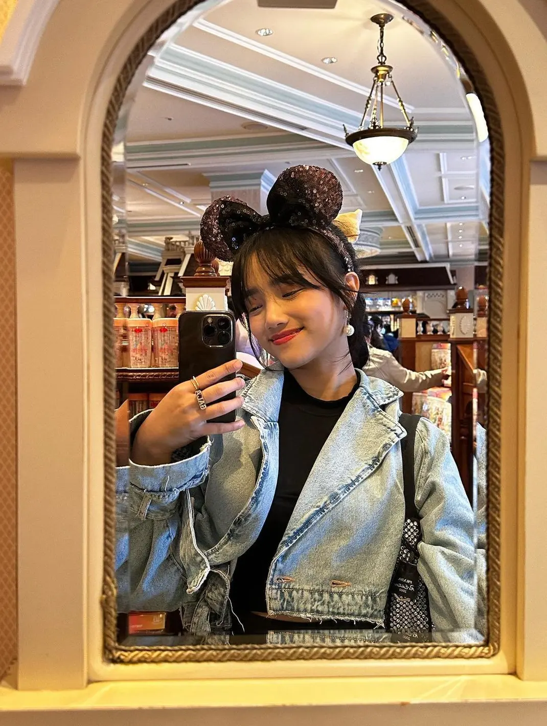 8 Potret OOTD Super Gemas Fuji Liburan di Jepang, Imut Pakai Pita ...