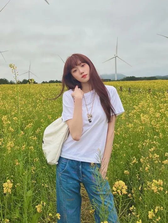 Gaya Lee Sung Kyung Saat Kenakan Kaos Oblong Andalan, Tetap Kece dan ...