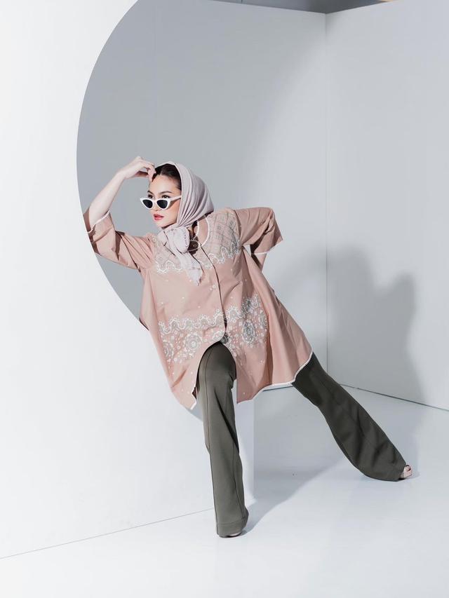 6 Potret Alessia Cestaro Kenakan Hijab, Tampil Makin Anggun - Hot ...