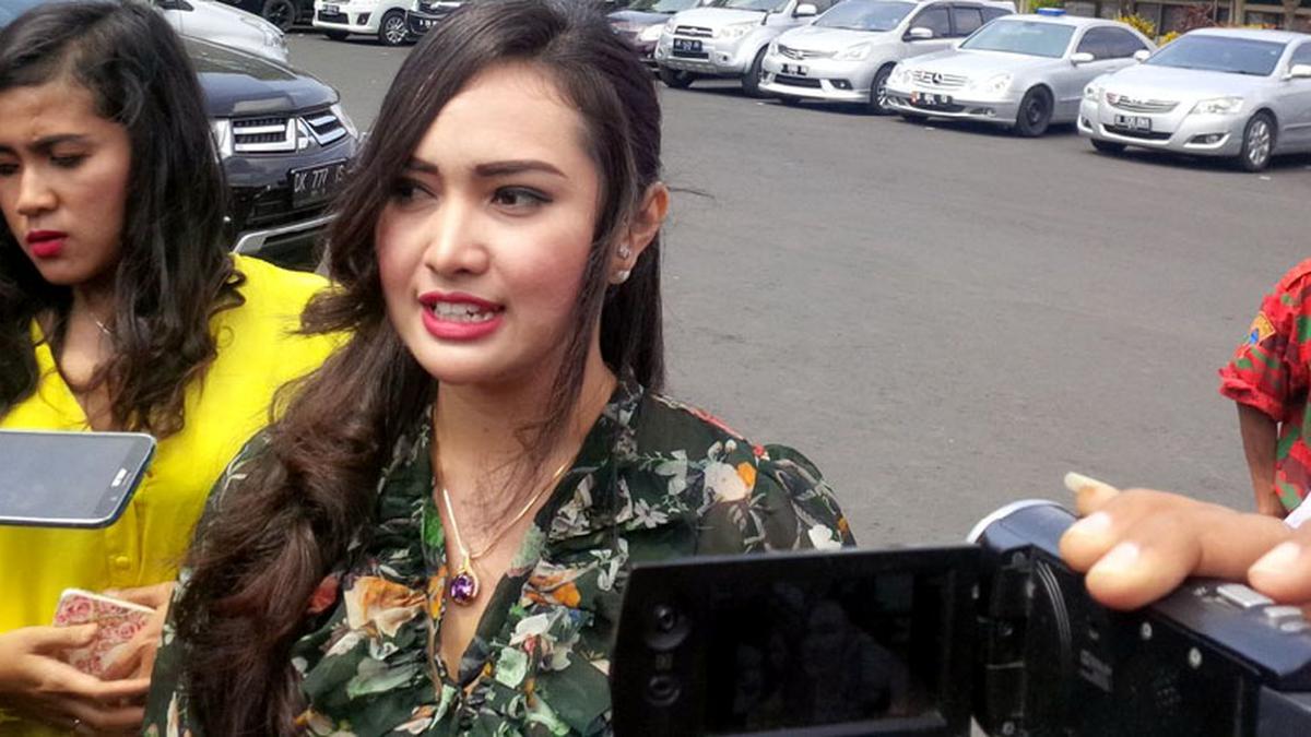 Ditipu Anak Titik Sandora, Si Goyang Lele Datangi Polda Bali - ShowBiz ...