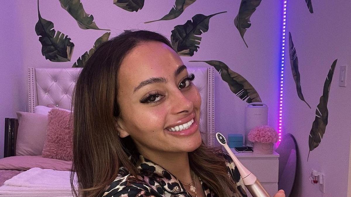 Mengenal Sosok Emira D'Spain, Dari Artis TikTok Jadi Model Transgender ...