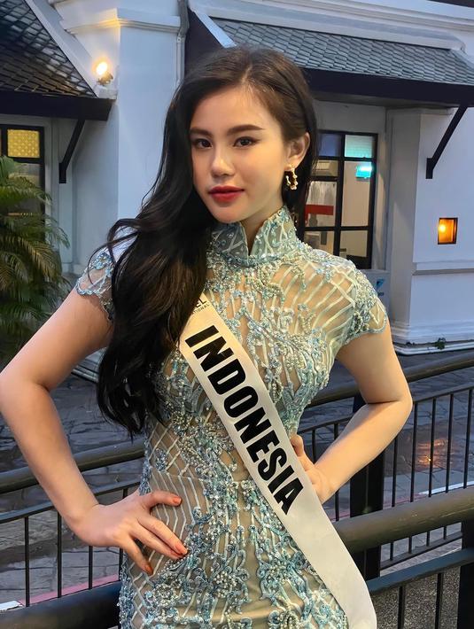 10 Pesona Zoe Levana Pakai Kebaya Pink-Gaun Bling Bling, Wakil ...