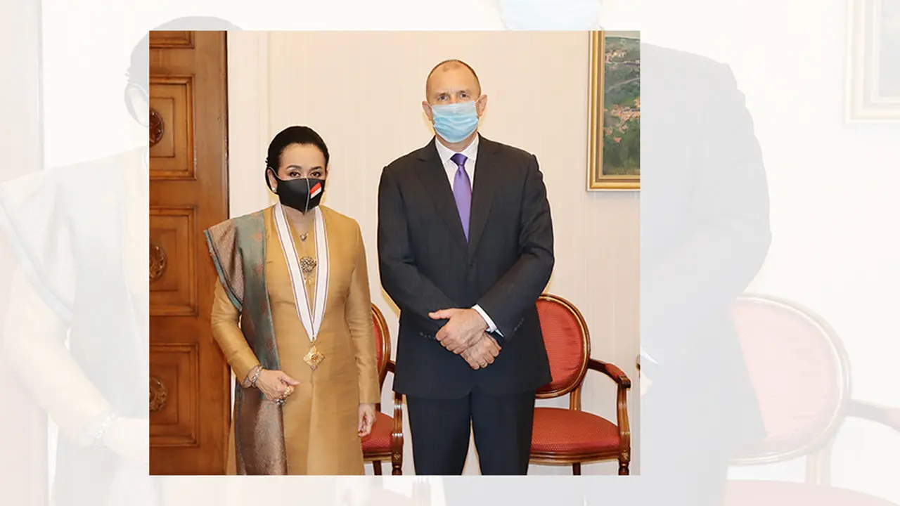 Profil Sri Astari Rasjid, Diplomat dan Seniman yang Tuai Perhatian ...