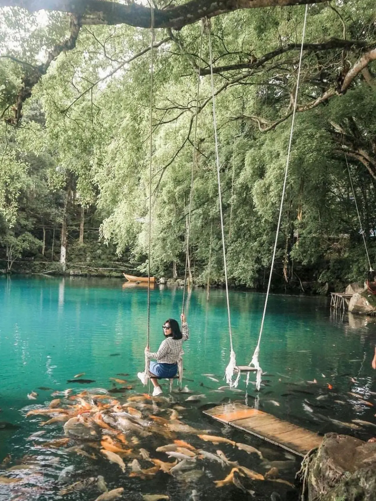 Mengenal Telaga Biru Cicerem, Wisata Alam Cantik di Kuningan Jawa Barat ...